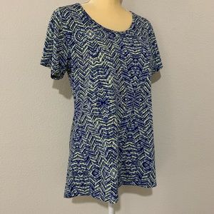 LuLaRoe | Tops | Lularoe Classic T Shirt Sz Medium | Poshmark